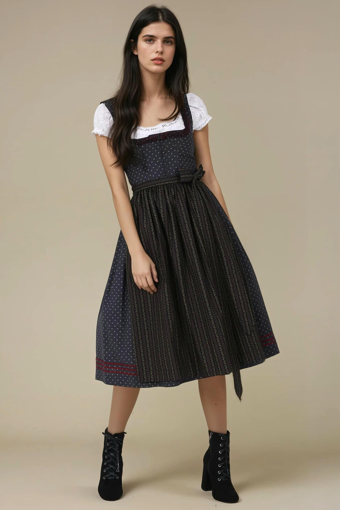 Dirndl Rita (70cm) in schwarz im Julia Trentini Online Shop