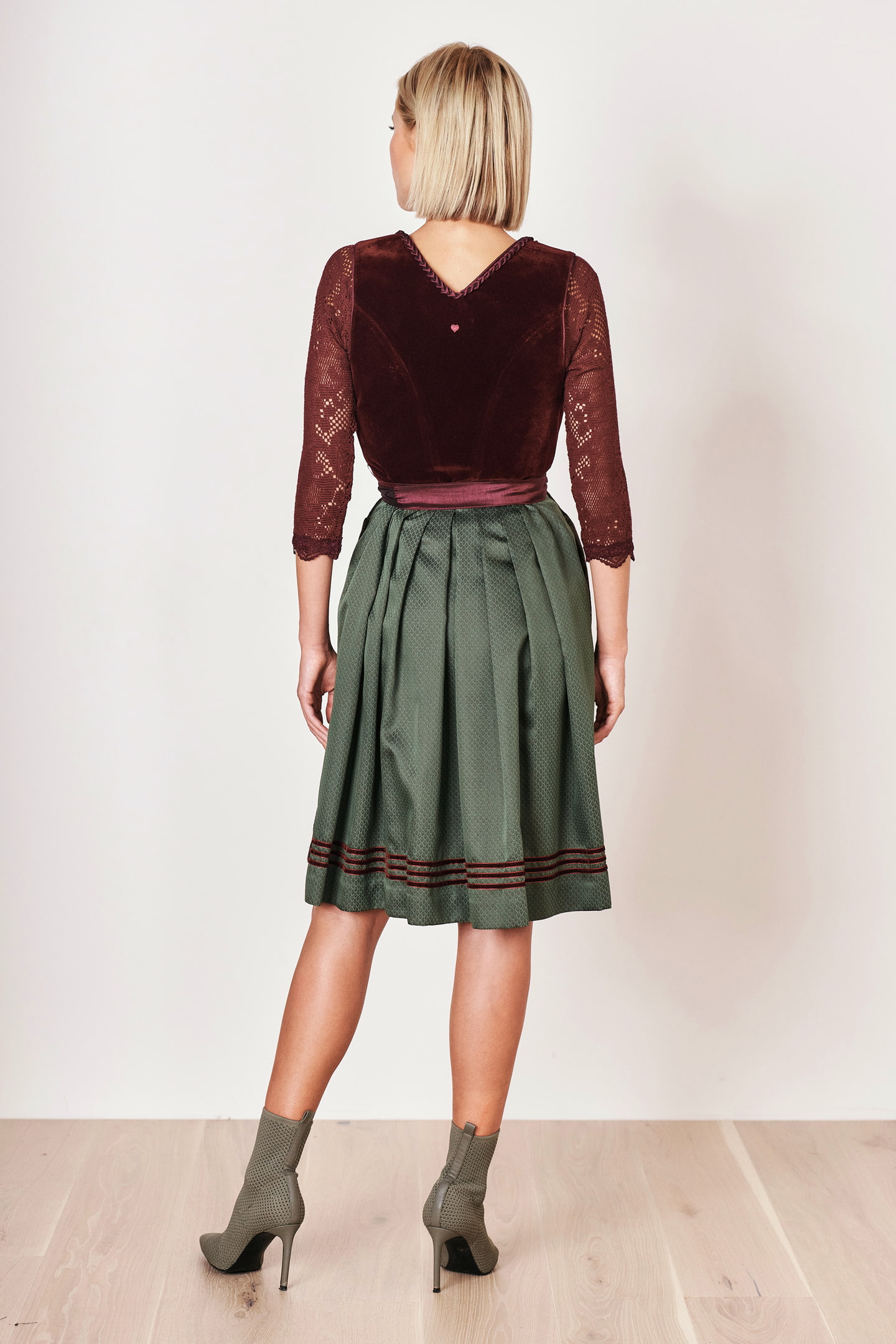 Dirndl Felicia (60cm) in rot im Julia Trentini Online Shop