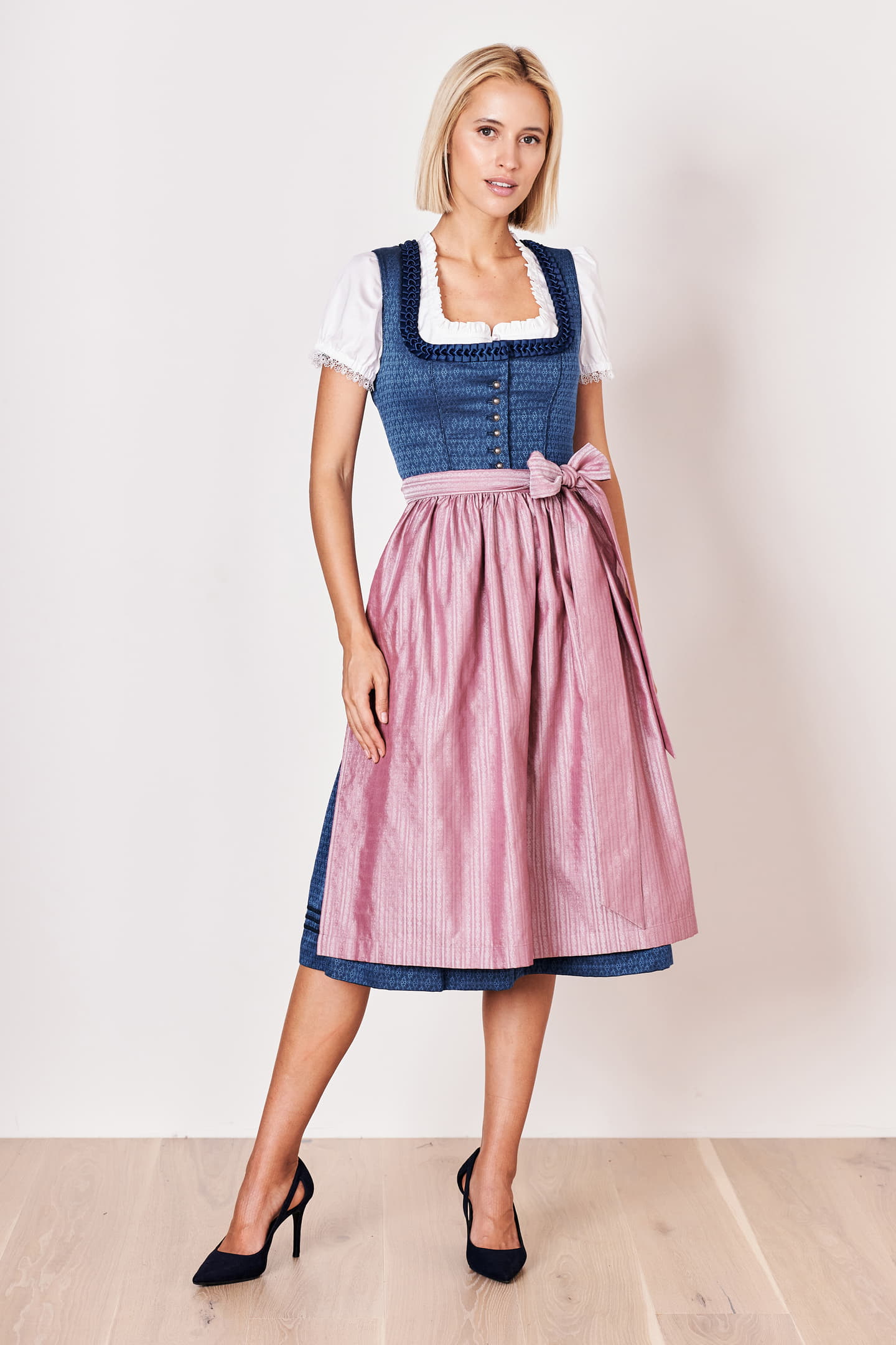 Dirndl Alma (70cm) in blau im Julia Trentini Online Shop