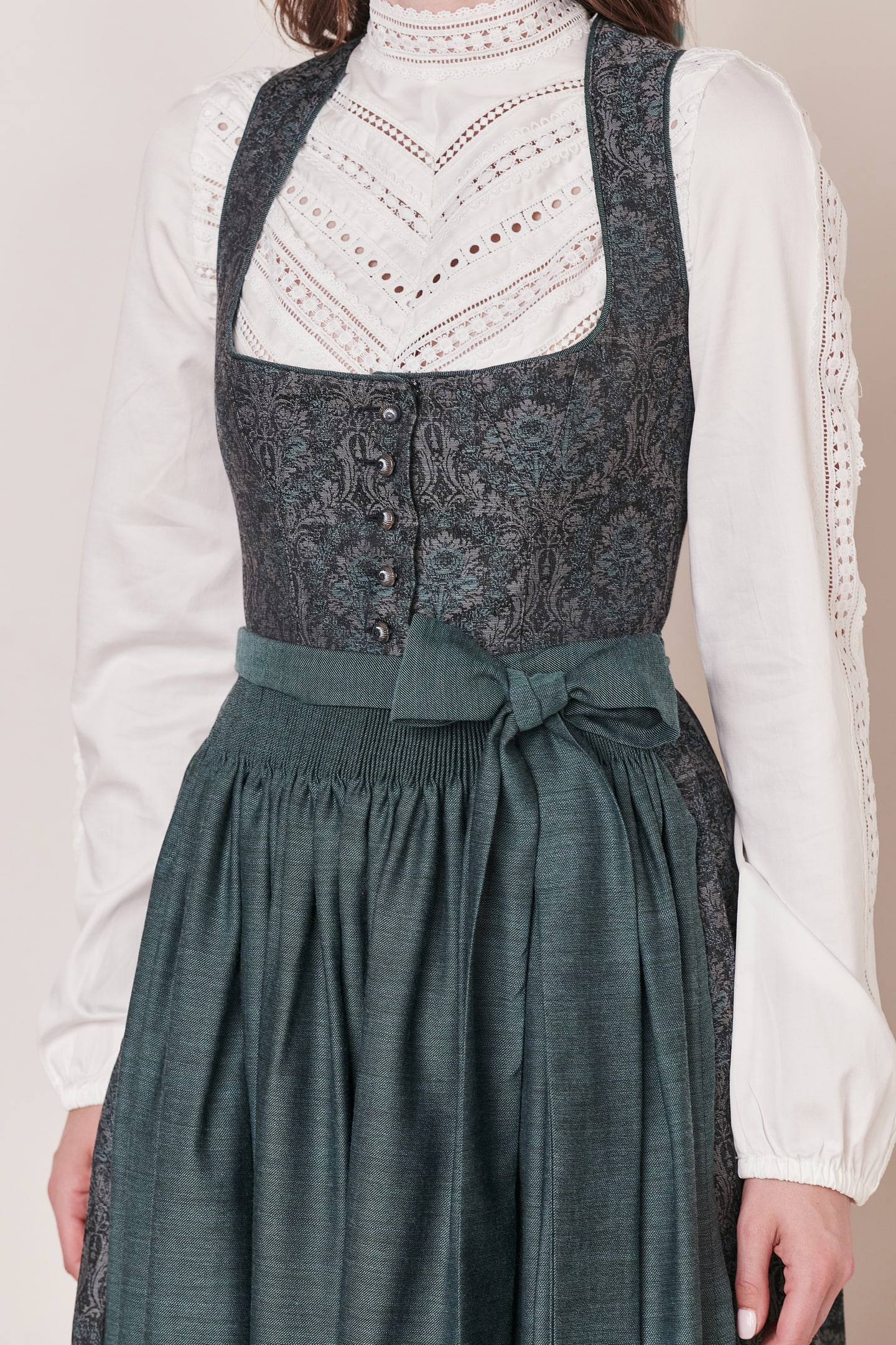 Dirndl Becca (85cm) in grau im Julia Trentini Online Shop