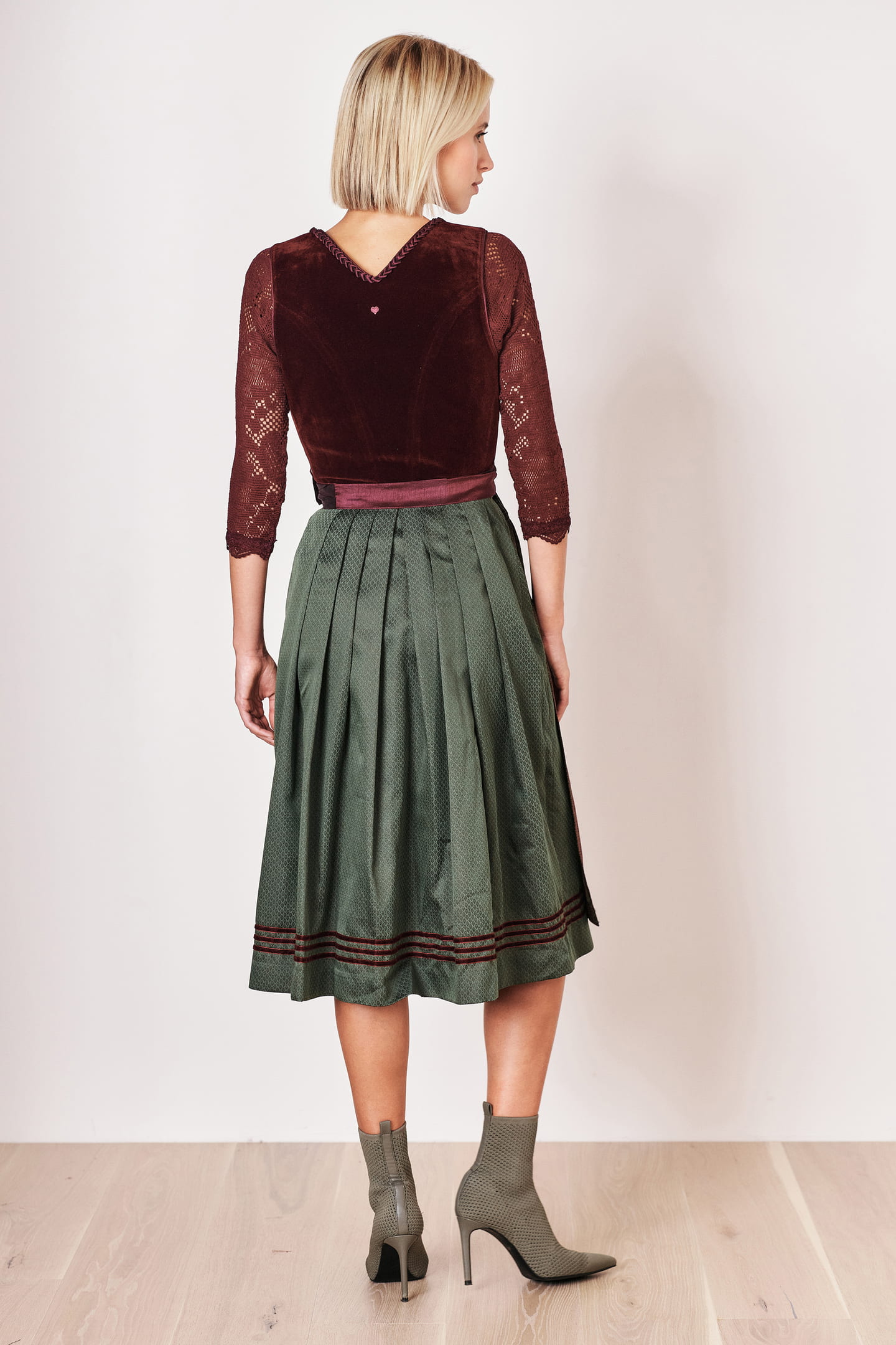 Dirndl Felicia (70cm) in rot im Julia Trentini Online Shop