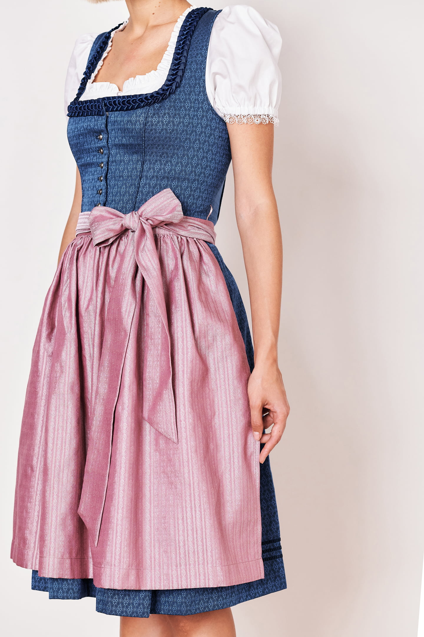 Dirndl Alma (60cm) in blau im Julia Trentini Online Shop