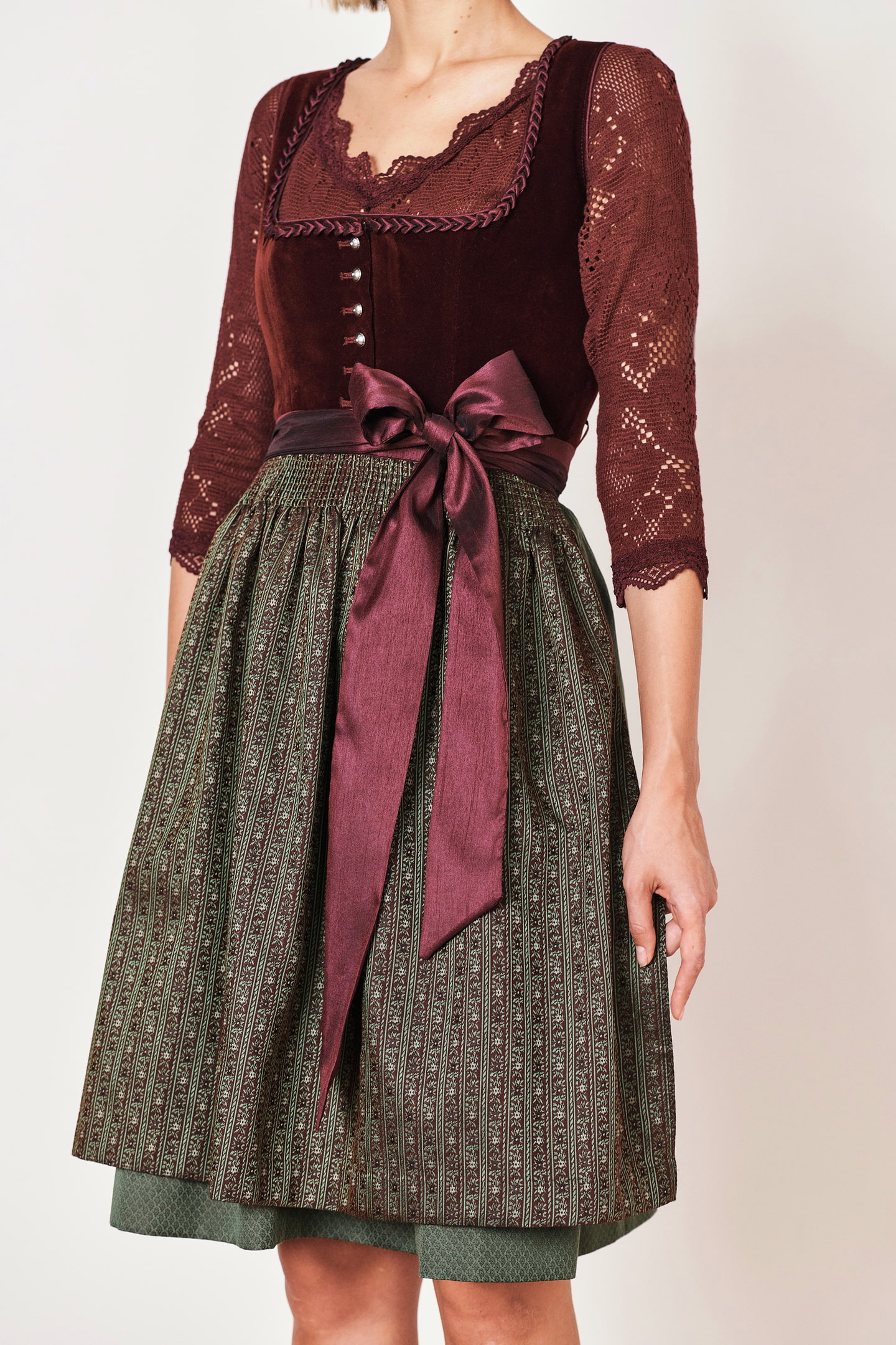 Dirndl Felicia (70cm) in rot im Julia Trentini Online Shop