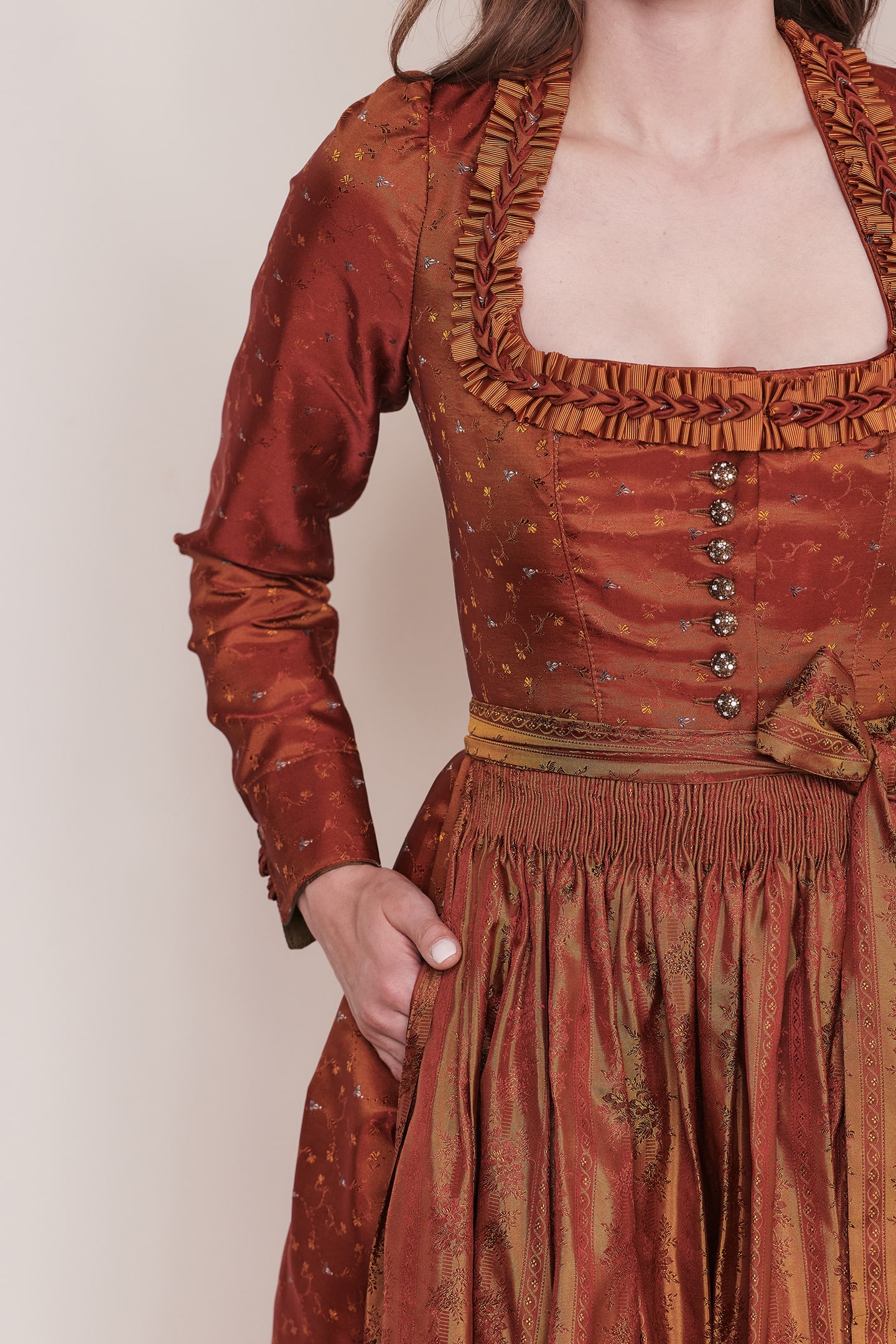 Dirndl Frieda (85cm) in orange im Julia Trentini Online Shop