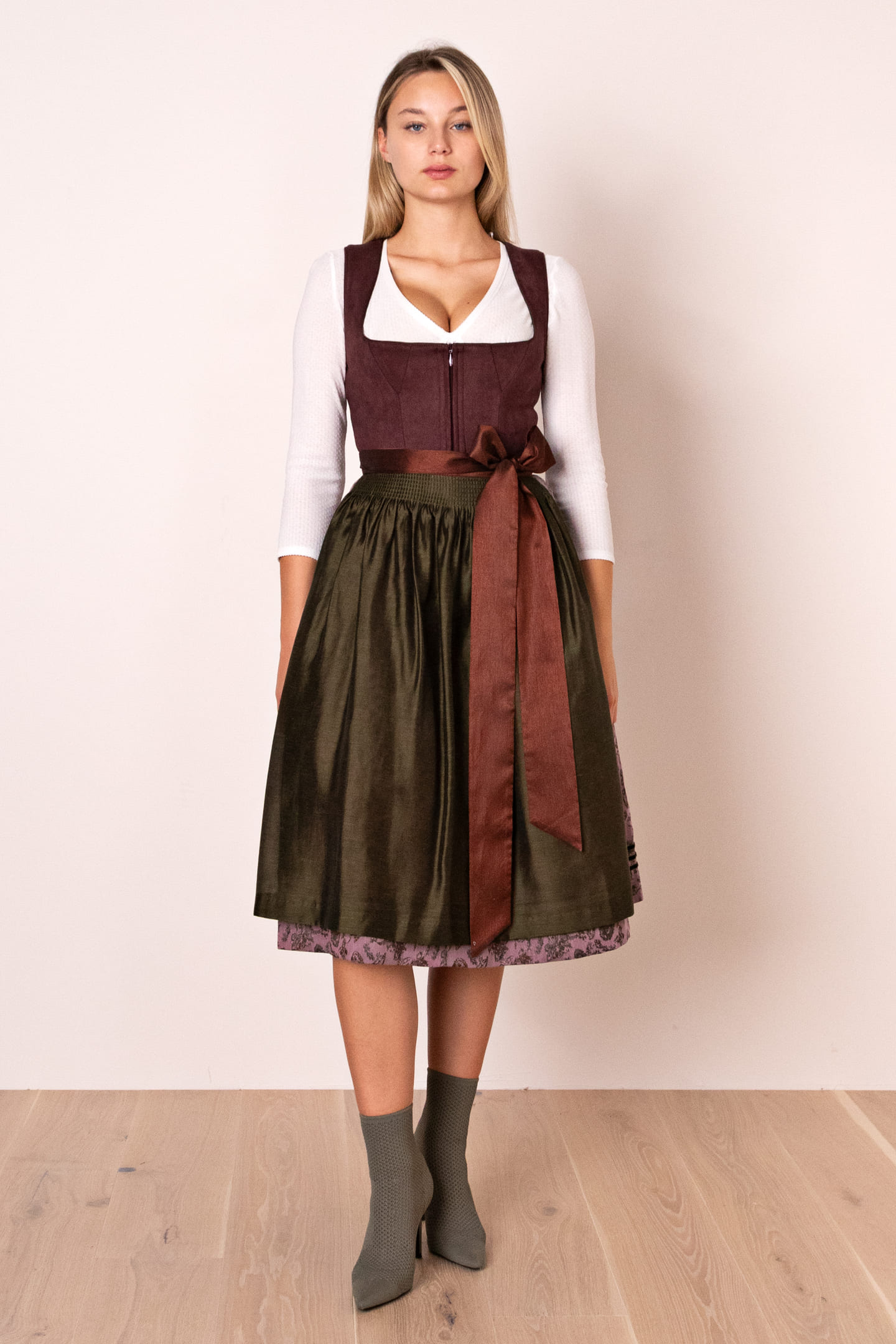 Dirndl Lina (70cm) in lila im Julia Trentini Online Shop