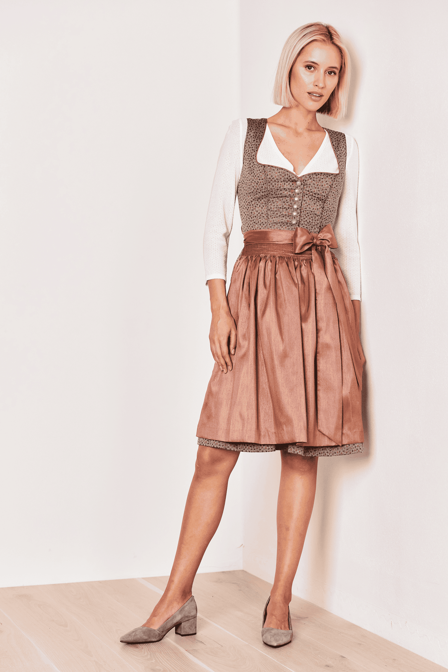 Dirndl Annette (60cm) in braun im Julia Trentini Online Shop