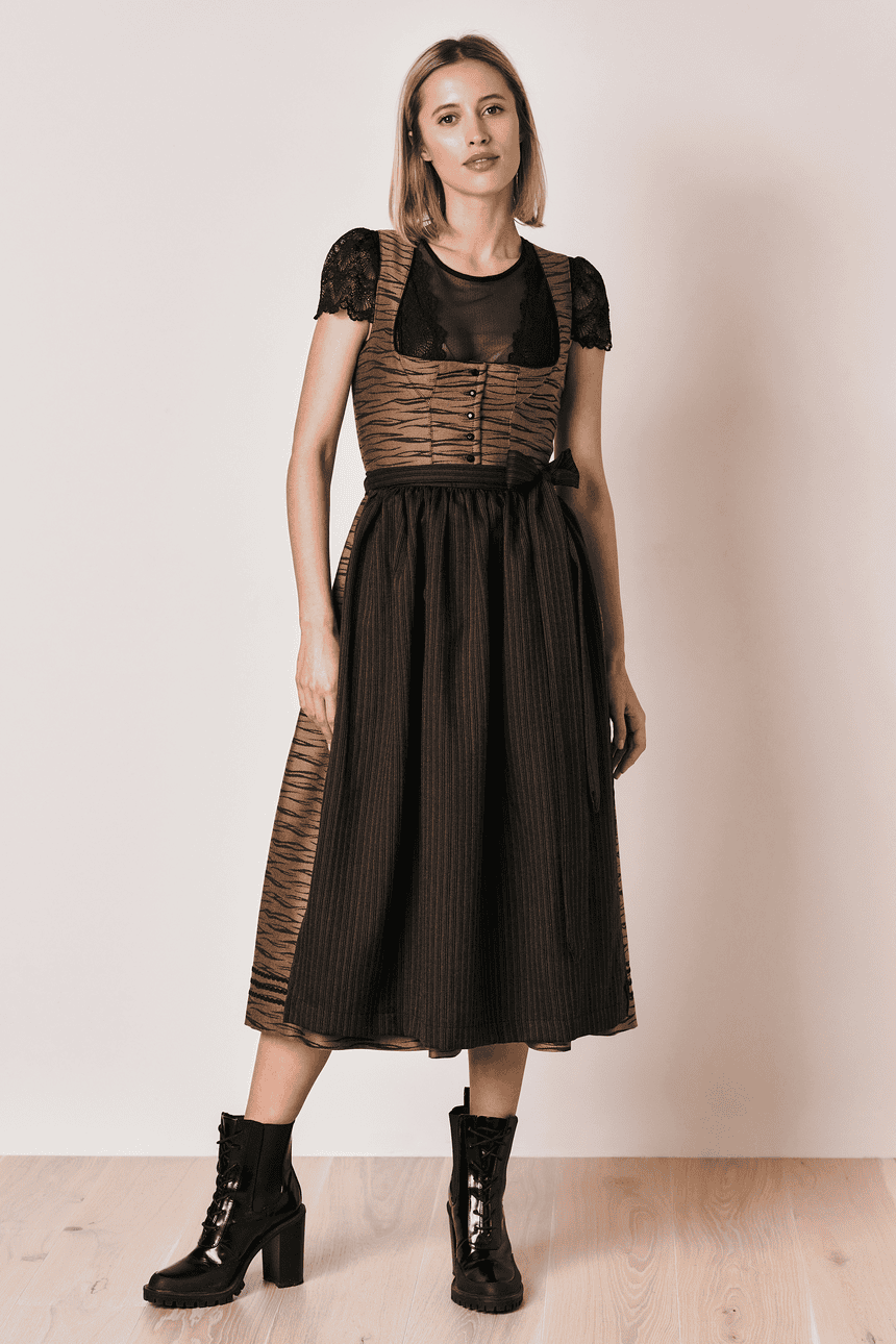 Maxi Dirndl ♥ Majestätische Eleganz für besondere Momente