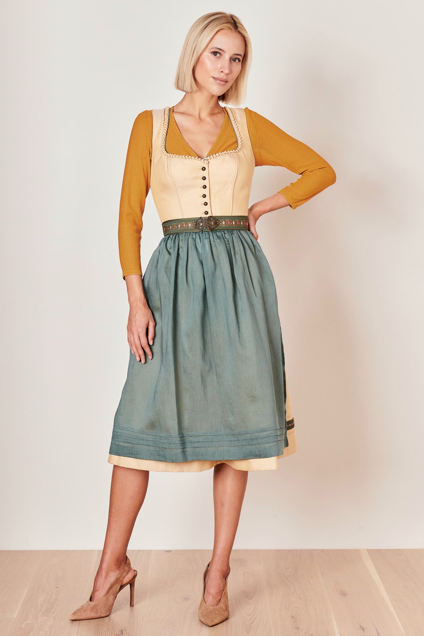 Dirndl Lotta (70cm) in gelb im Julia Trentini Online Shop