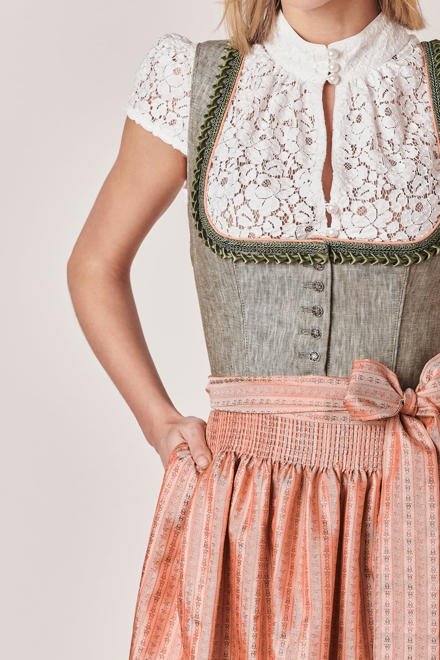 Dirndl Amelia (70cm) in orange im Julia Trentini Online Shop