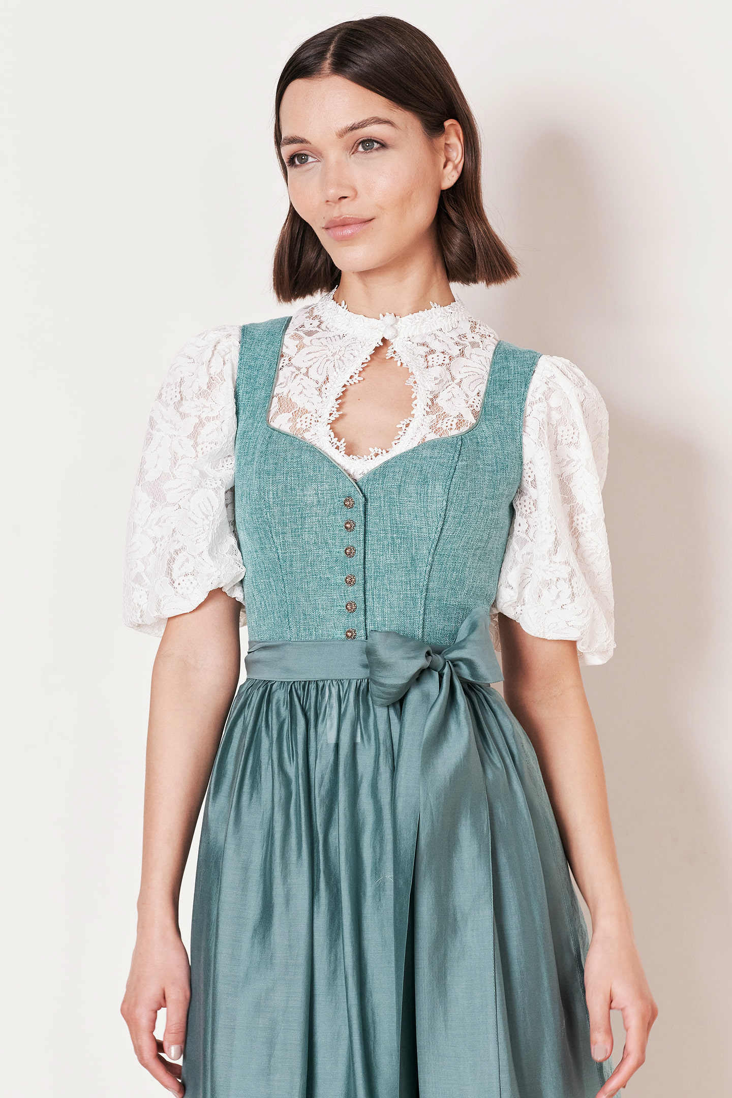 Dirndl Astrid (80cm) in türkis im Julia Trentini Online Shop