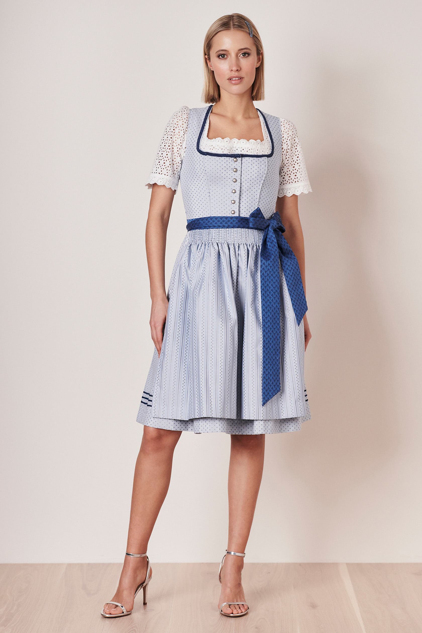 Dirndl Jule (60cm) in blau im Julia Trentini Online Shop