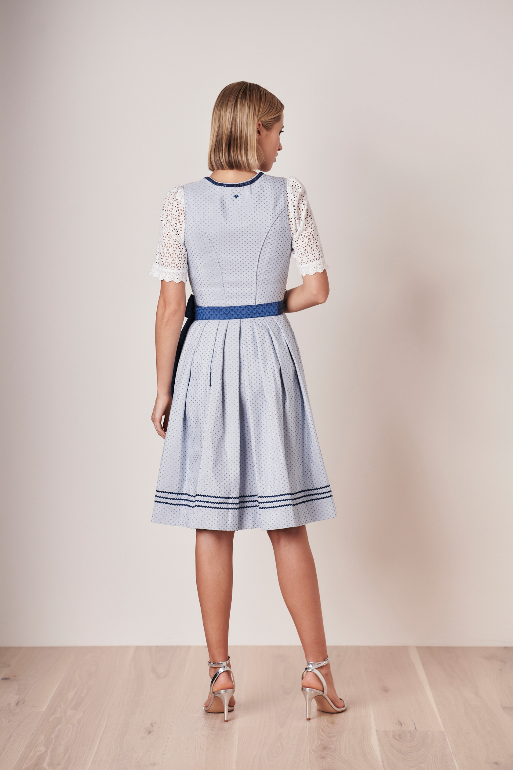 Dirndl Jule (60cm) in blau im Julia Trentini Online Shop