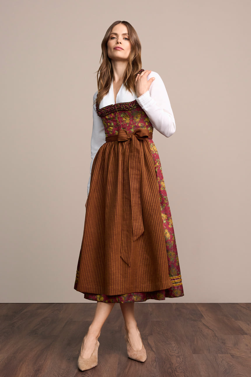 Maxi Dirndl ♥ Majestätische Eleganz für besondere Momente