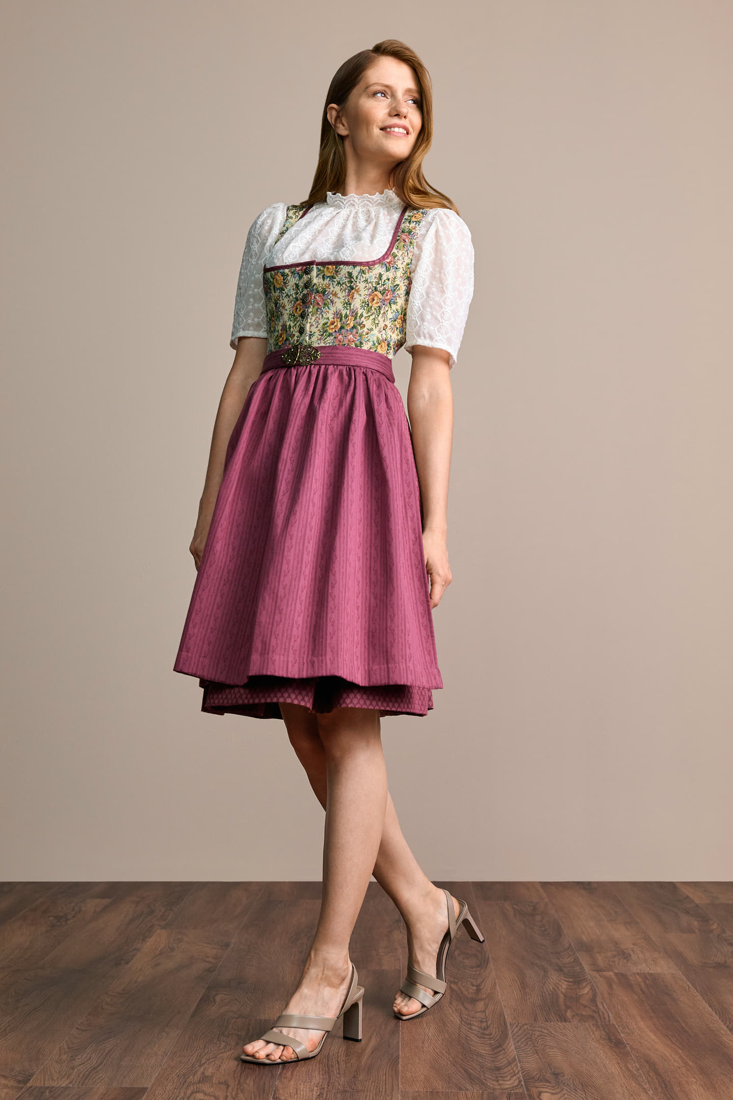 Dirndl Rosi (60cm) in beige im Julia Trentini Online Shop
