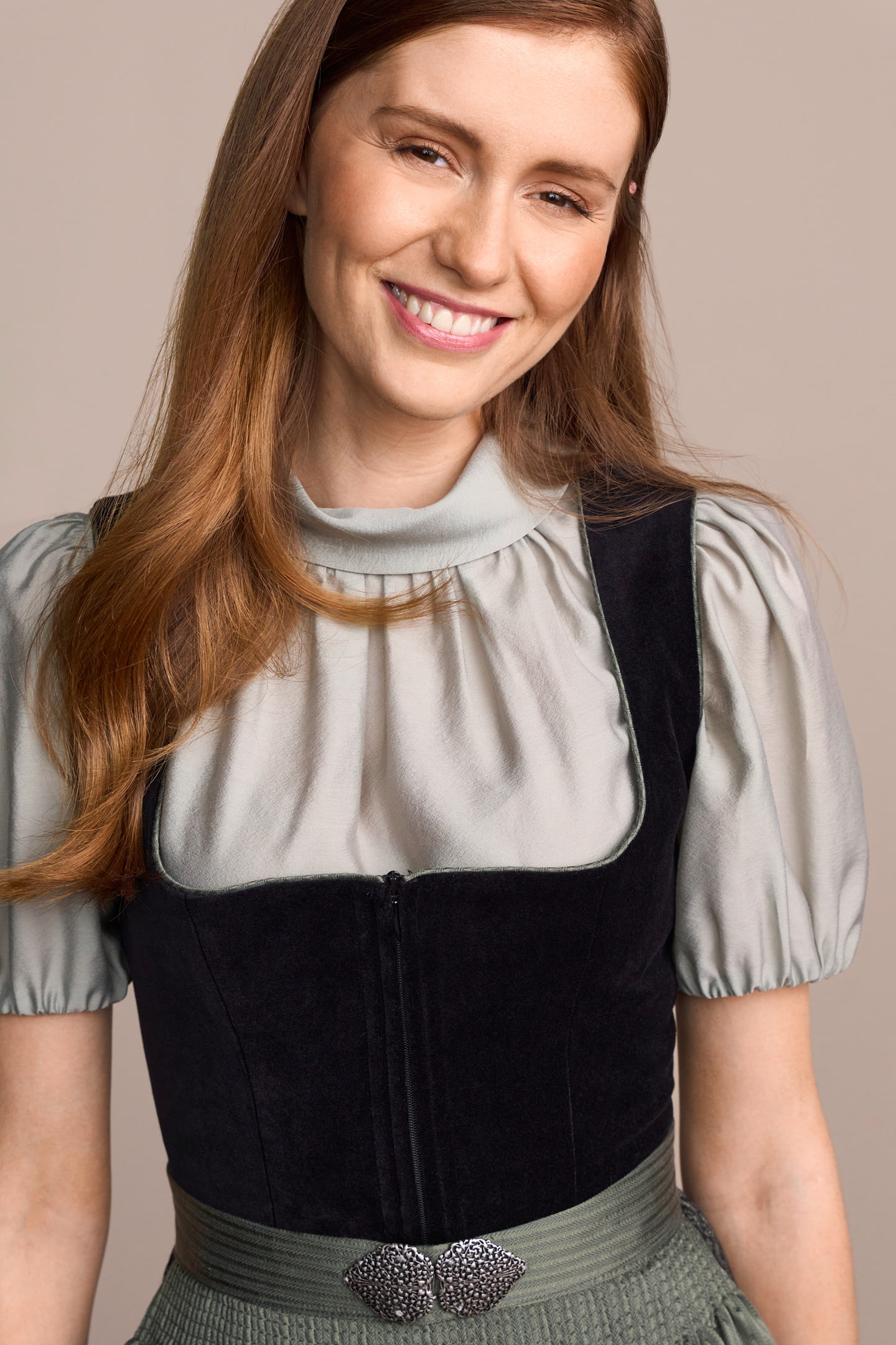 Dirndl Samina (70cm) in schwarz im Julia Trentini Online Shop