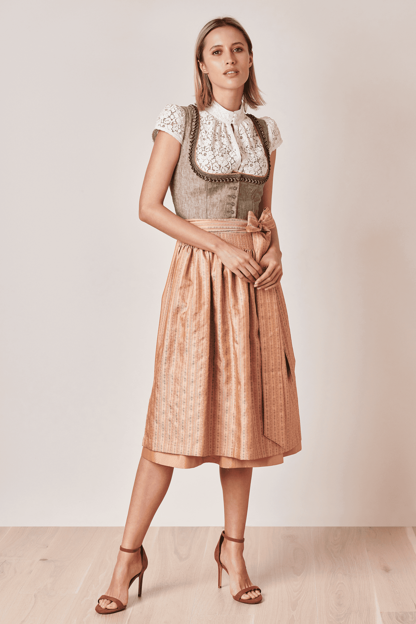 Dirndl Amelia (70cm) in orange im Julia Trentini Online Shop