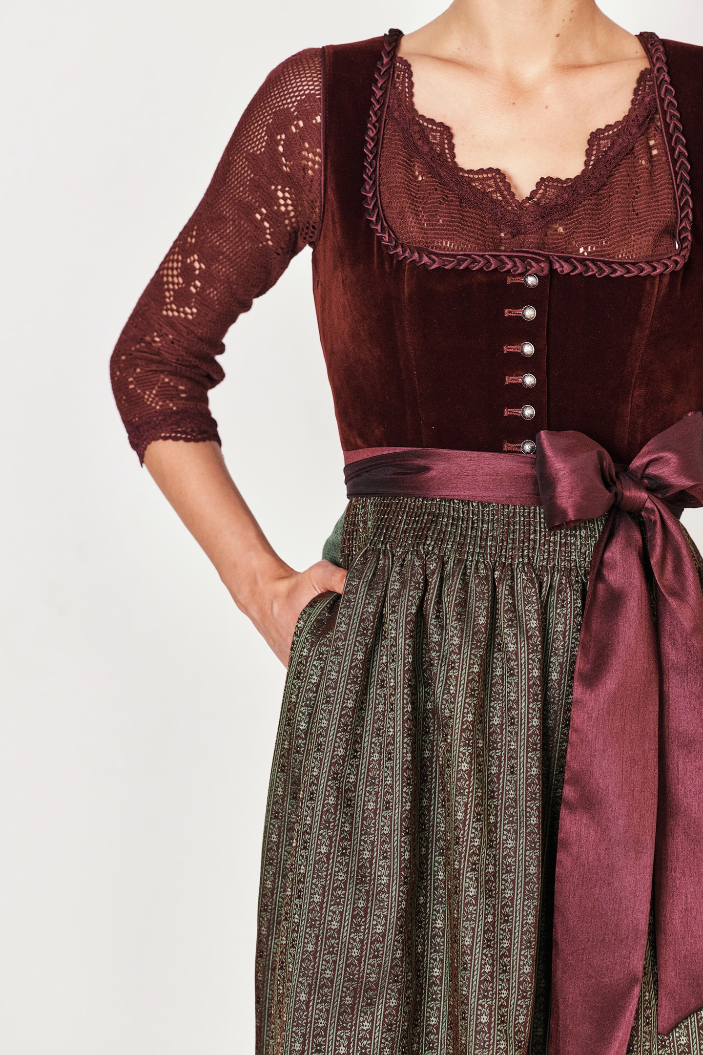Dirndl Felicia (60cm) in rot im Julia Trentini Online Shop