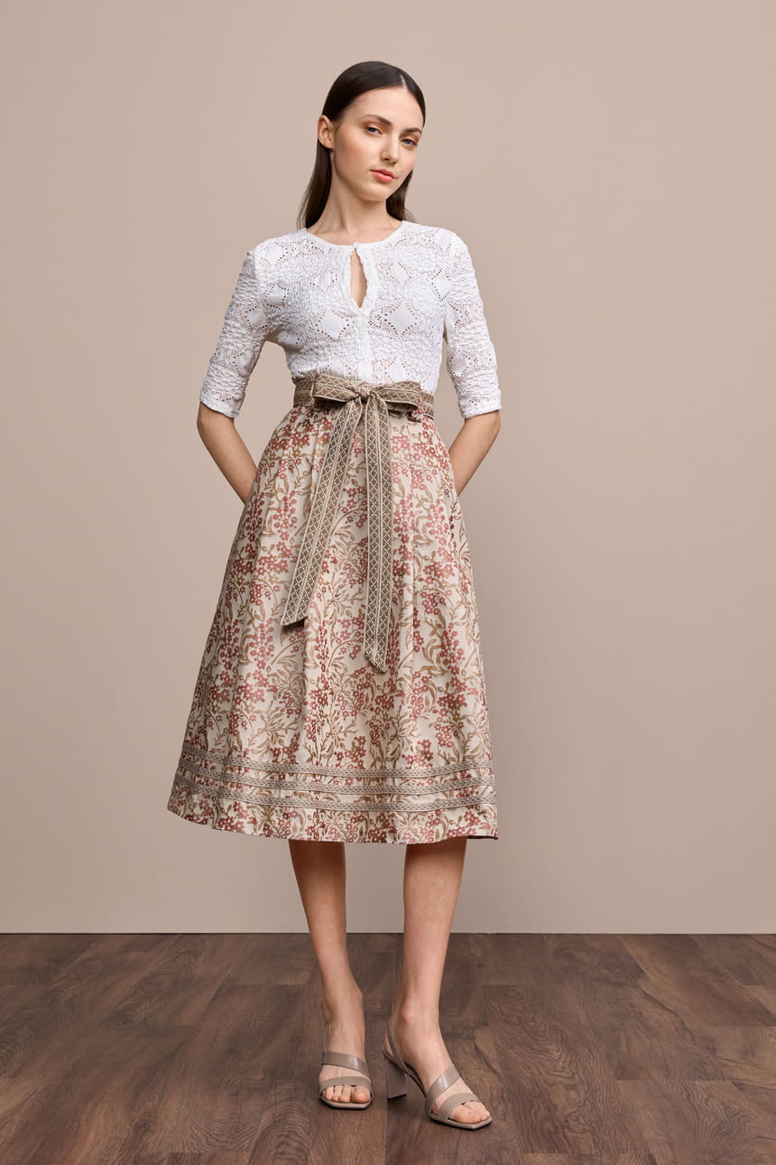 Trachtenmode für Damen » Traditionelle Schätze