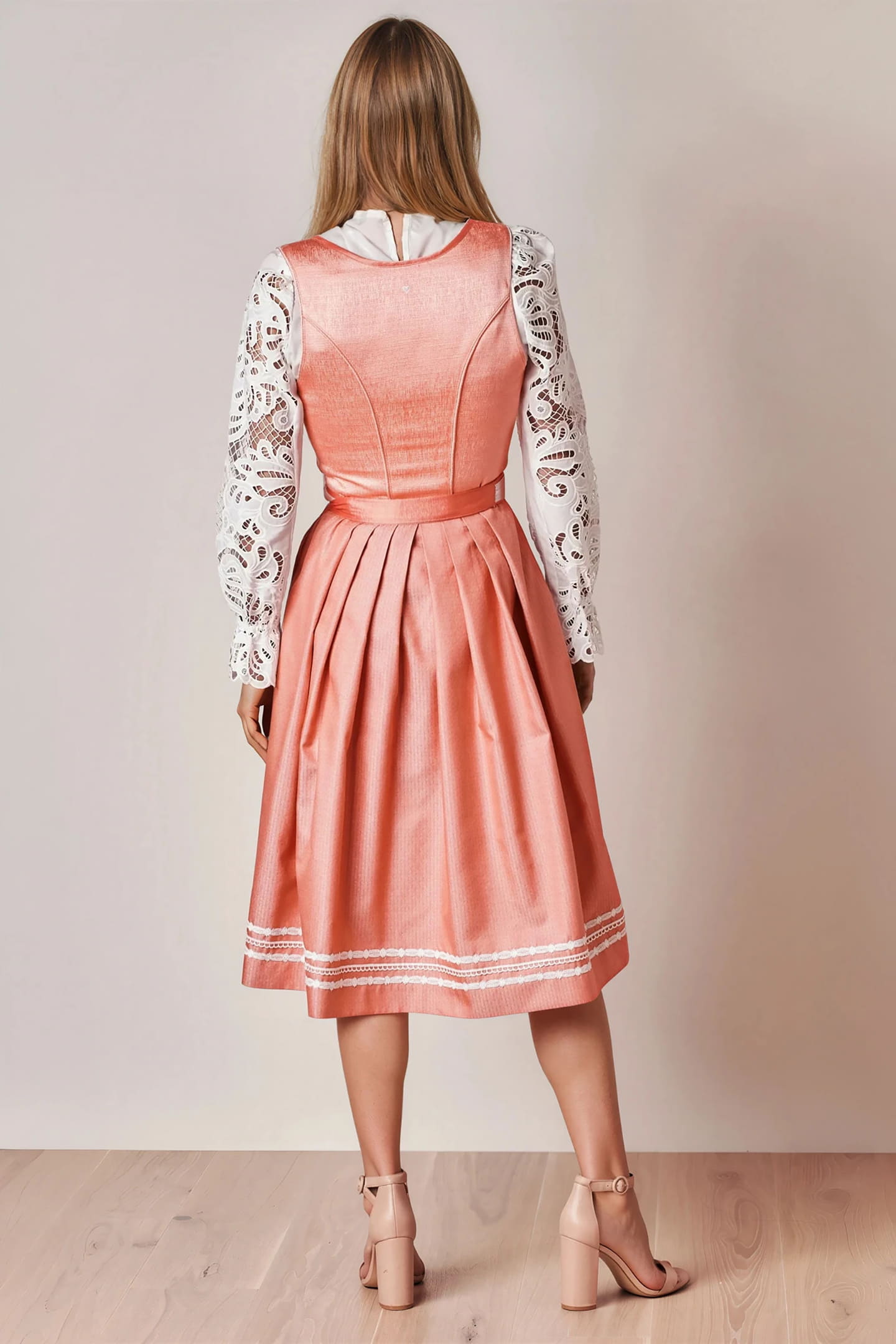 Dirndl Florence (70cm) in orange im Julia Trentini Online Shop