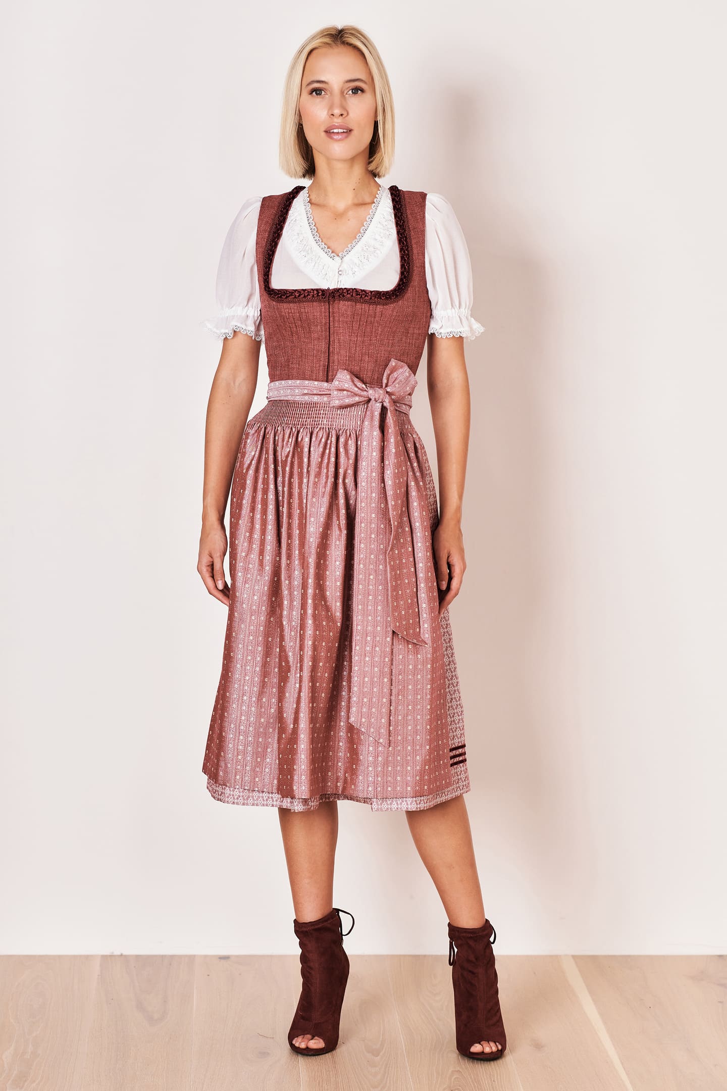 Dirndl Christa (70cm) in rosa im Julia Trentini Online Shop