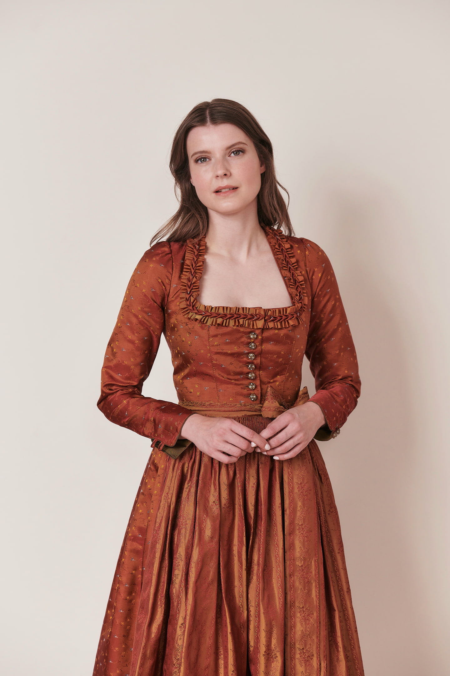 Dirndl Frieda (85cm) in orange im Julia Trentini Online Shop