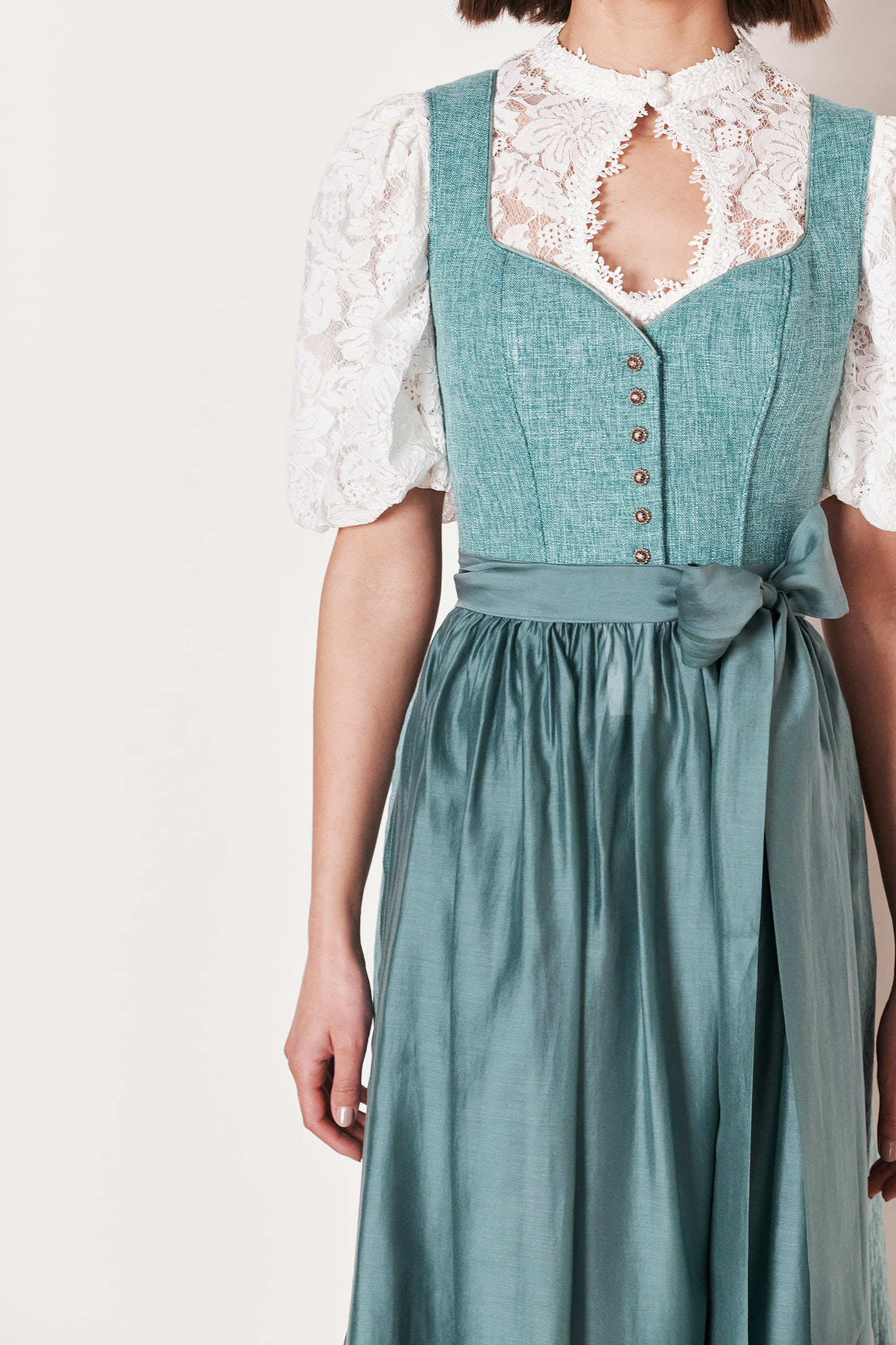 Dirndl Astrid (80cm) in türkis im Julia Trentini Online Shop