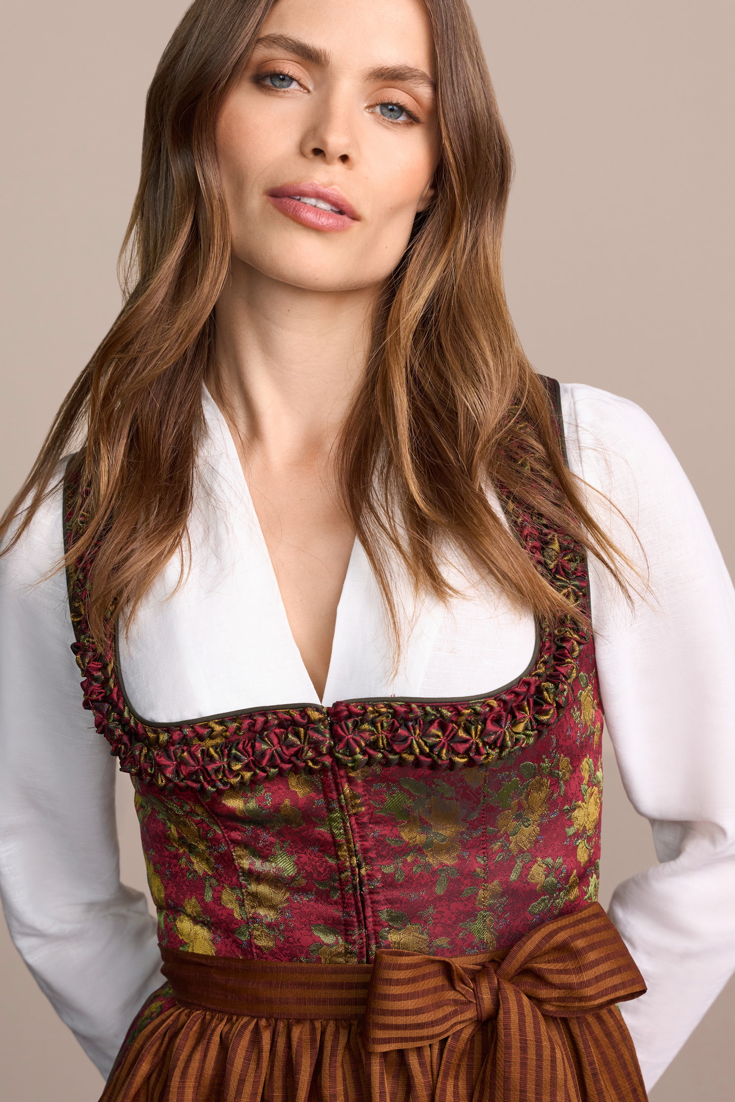 Dirndl Vanessa (80cm) in rot im Julia Trentini Online Shop