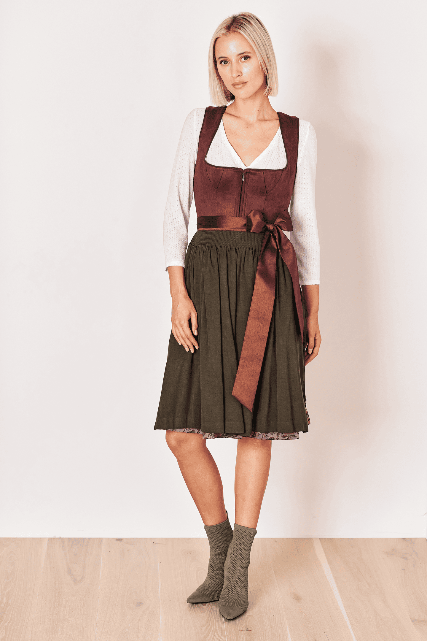 Dirndl Lina (60cm) in lila im Julia Trentini Online Shop